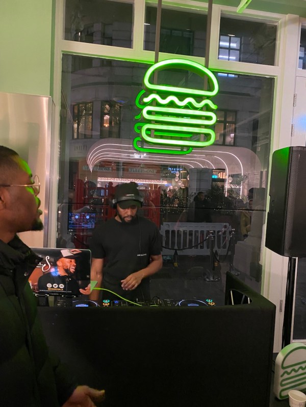 Shake Shack arrives at Oxford Street… Here’s how the launch went | My ...